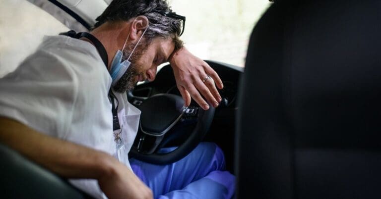 Burnout: Stages, types, causes, and signs | therapist.com